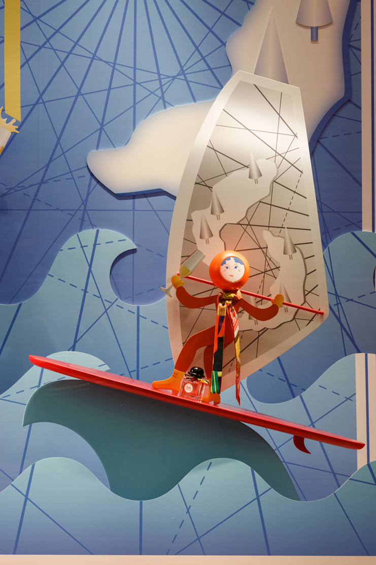 Hermès shopping window design of the store in Paris Airport.