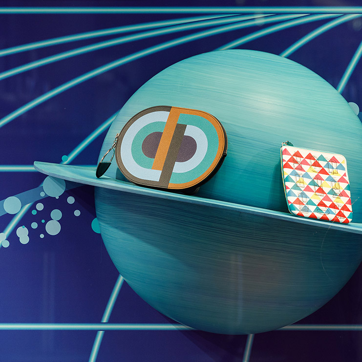 Hermès shopping window design of the store in Paris Airport.