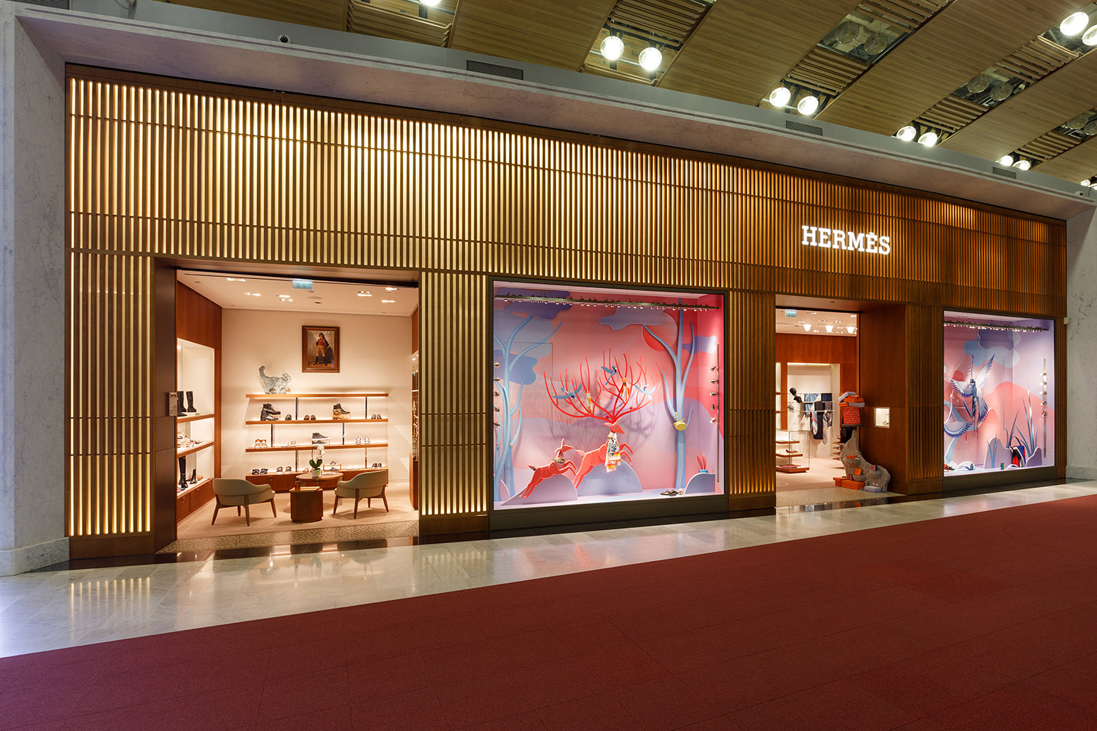 Hermès windows display at Paris CDG airport | Lanzavecchia + Wai Design ...