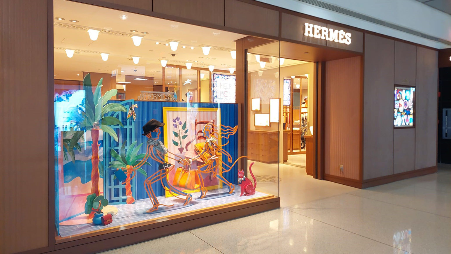 Hermès windows display in North America and France airports