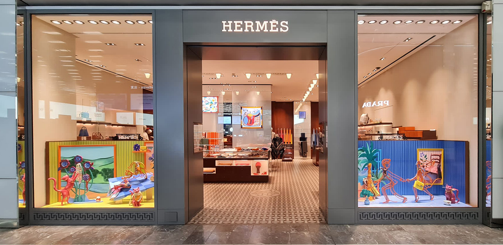 Hermès windows display in North America and France airports